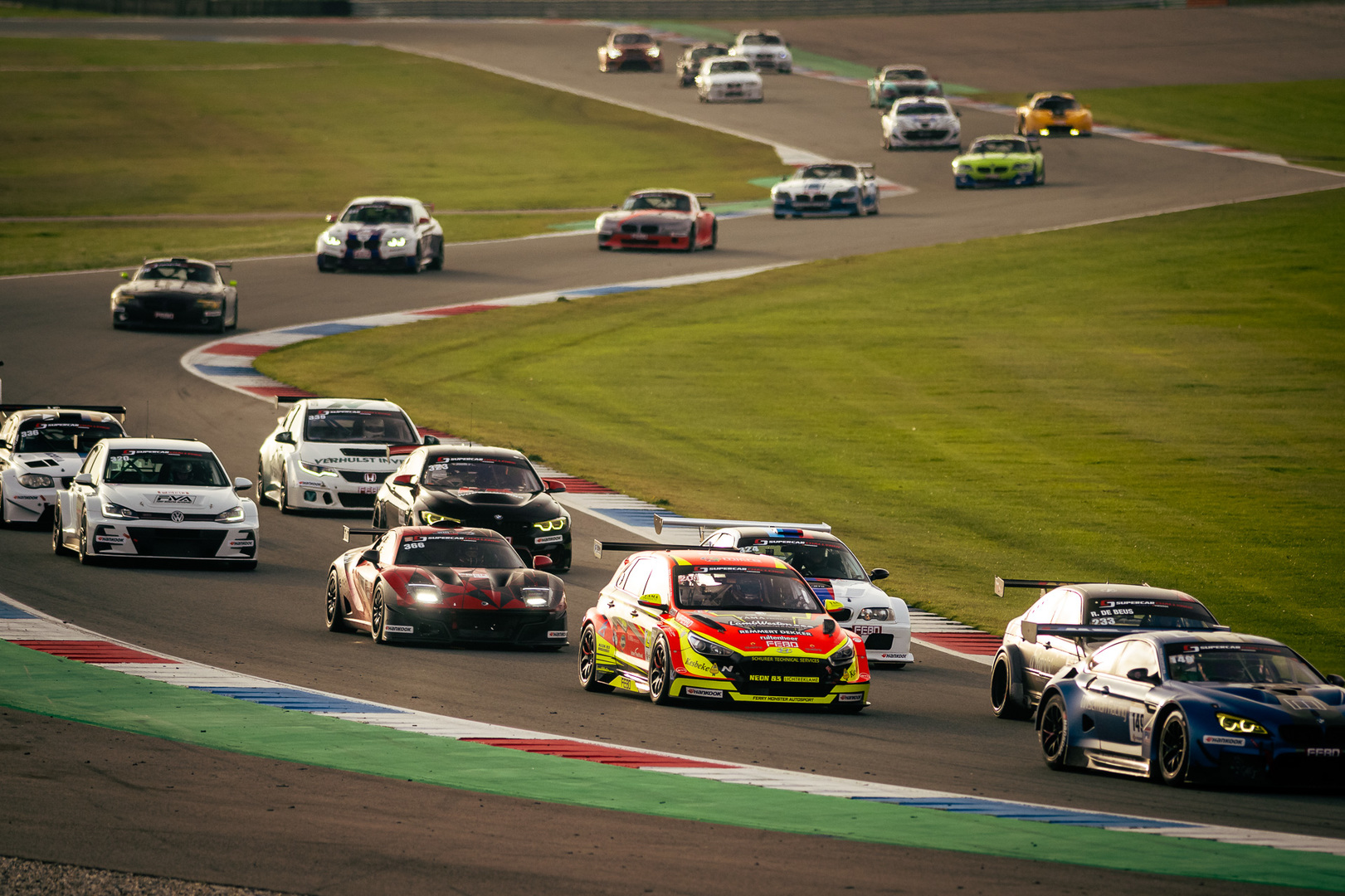 FEBO Racing sluit seizoen af met een prachtige zege - Supercar Challenge