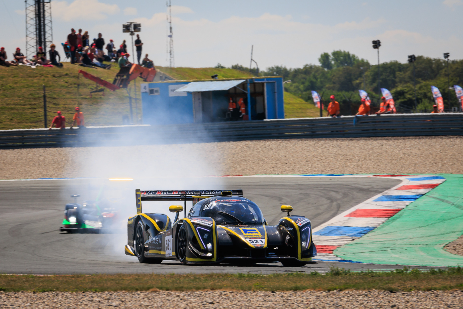 Publiek getrakteerd op spectaculaire tweede Supercar Challenge race ...