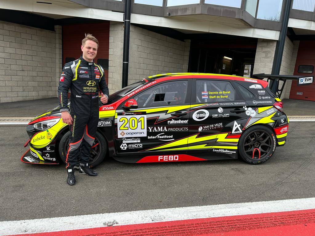 Dennis de Borst samen met zoon Steff in de Supercar Challenge ...