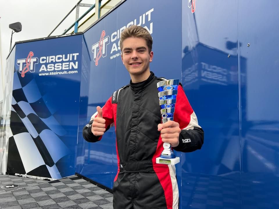 Luuk van Wijngaarden komt er wel - Supercar Challenge