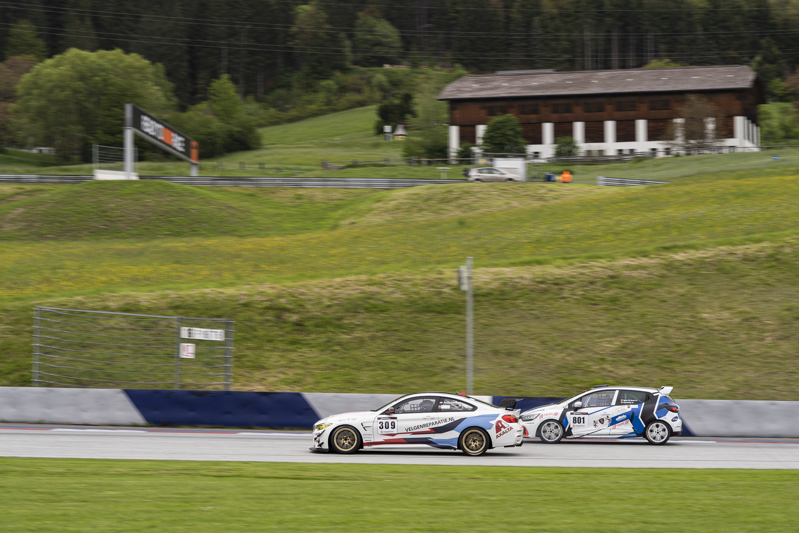 Pitpraat voor de eerste race - Supercar Challenge