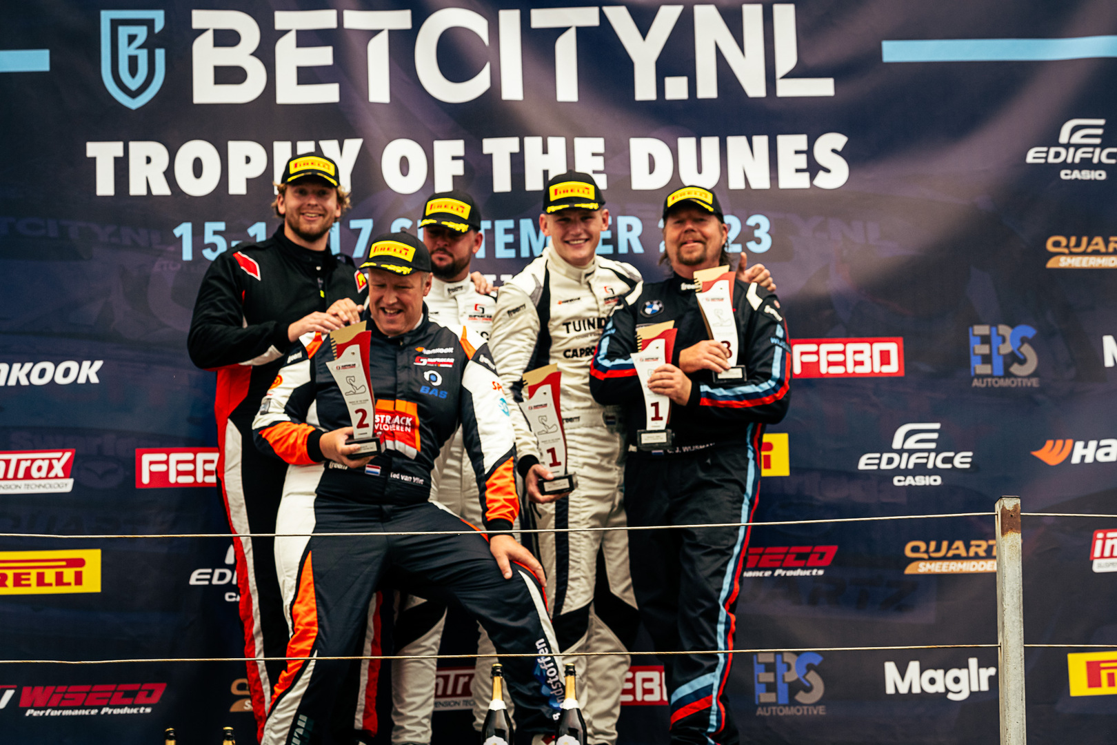Revolution wint op Zandvoort. Equipe Tubben/Weering scoort optimaal ...