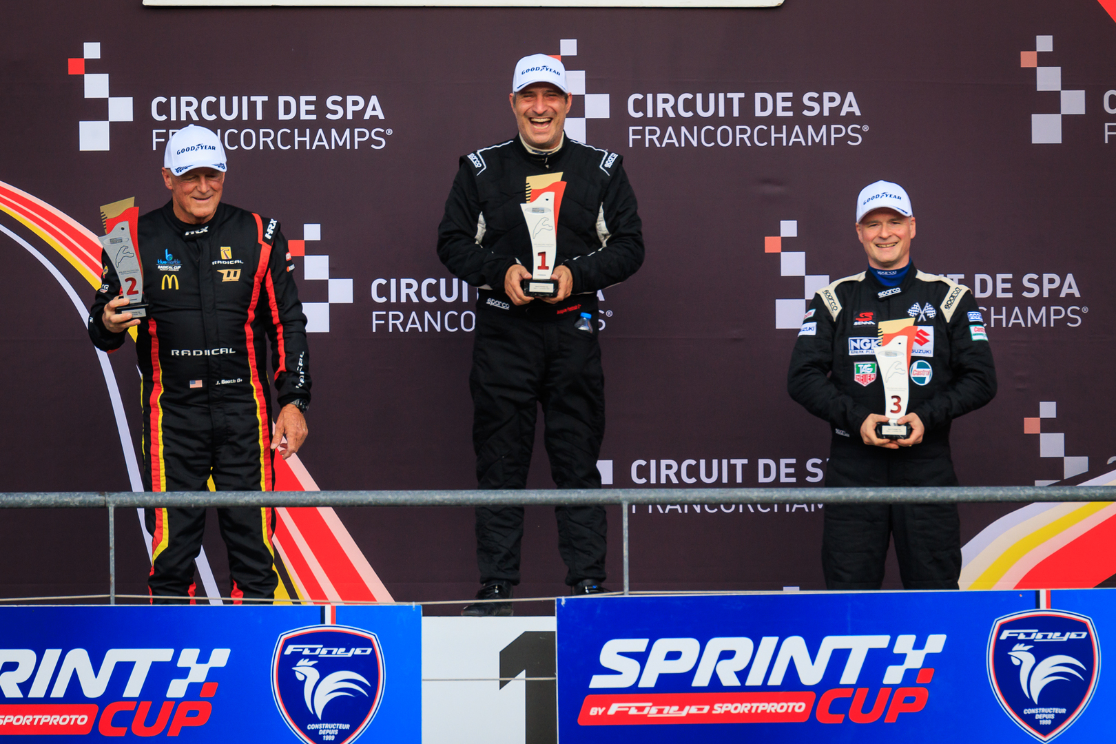 Incidentrijke race Prototypes met onverwachte winnaars - Supercar Challenge