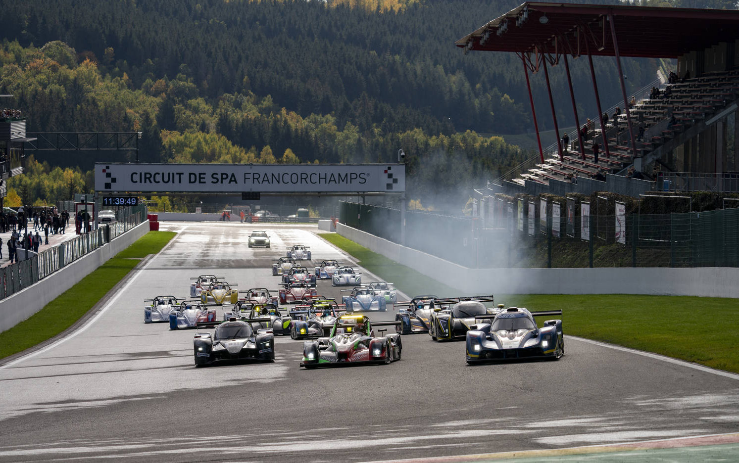 Titelstrijd gaat verder tijdens het Spa Racing Festival - Supercar ...